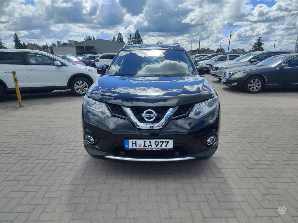 Black Nissan X-Trail 2017 in Taurage, with an engine capacity of 1.60 L and mileage of 155 thousand km for 10500 €, photo 2 on AUTOMOTO.COM.LV