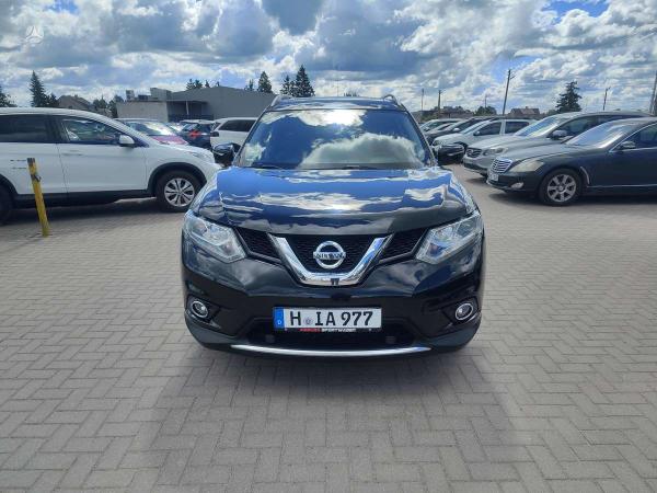 Black Nissan X-Trail 2017 in Taurage, with an engine capacity of 1.60 L and mileage of 155 thousand km for 10550 €, photo 1 on AUTOMOTO.COM.LV