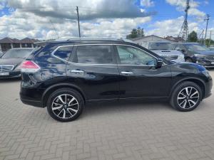 Black Nissan X-Trail 2017 in Taurage, with an engine capacity of 1.60 L and mileage of 155 thousand km for 10550 €, photo 5 on AUTOMOTO.COM.LV