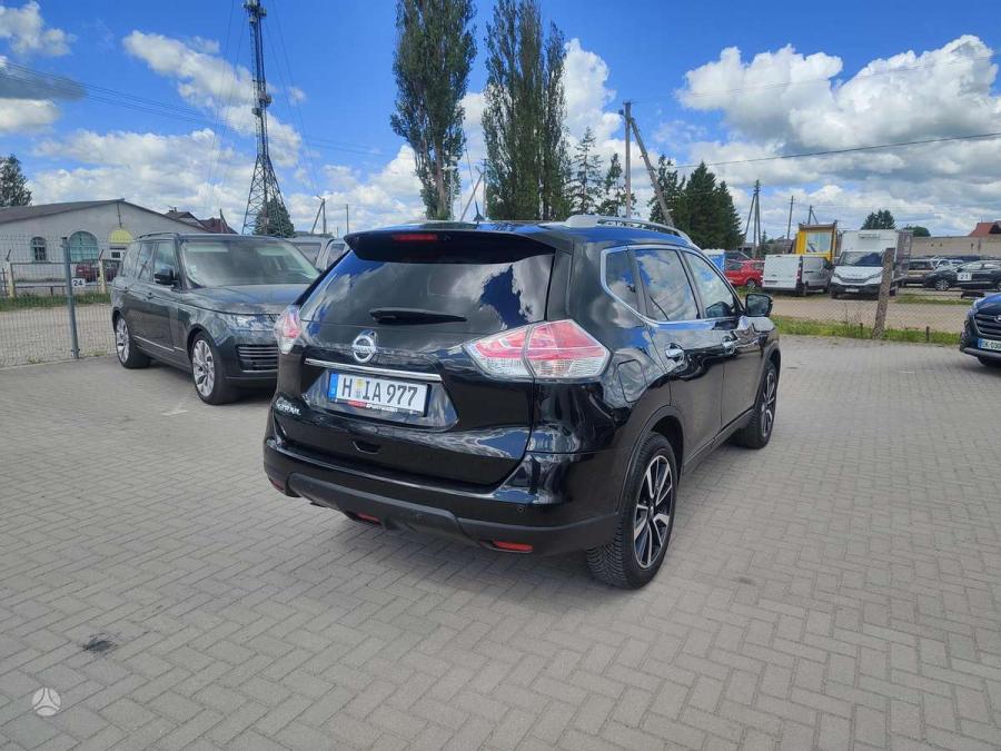 Black Nissan X-Trail 2017 in Taurage, with an engine capacity of 1.60 L and mileage of 155 thousand km for 10550 €, photo 6 on AUTOMOTO.COM.LV