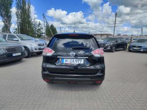 Black Nissan X-Trail 2017 in Taurage, with an engine capacity of 1.60 L and mileage of 155 thousand km for 10550 €, photo 7 on AUTOMOTO.COM.LV