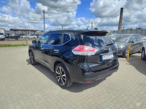 Black Nissan X-Trail 2017 in Taurage, with an engine capacity of 1.60 L and mileage of 155 thousand km for 10550 €, photo 8 on AUTOMOTO.COM.LV
