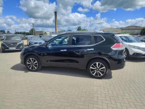 Black Nissan X-Trail 2017 in Taurage, with an engine capacity of 1.60 L and mileage of 155 thousand km for 10550 €, photo 9 on AUTOMOTO.COM.LV