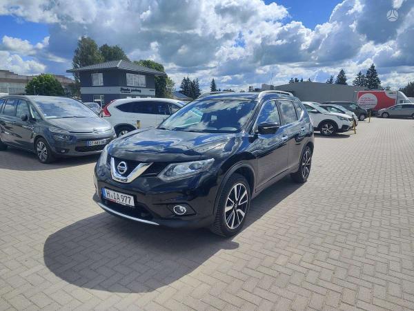 Black Nissan X-Trail 2017 in Taurage, with an engine capacity of 1.60 L and mileage of 155 thousand km for 10550 €, photo 9 on AUTOMOTO.COM.LV