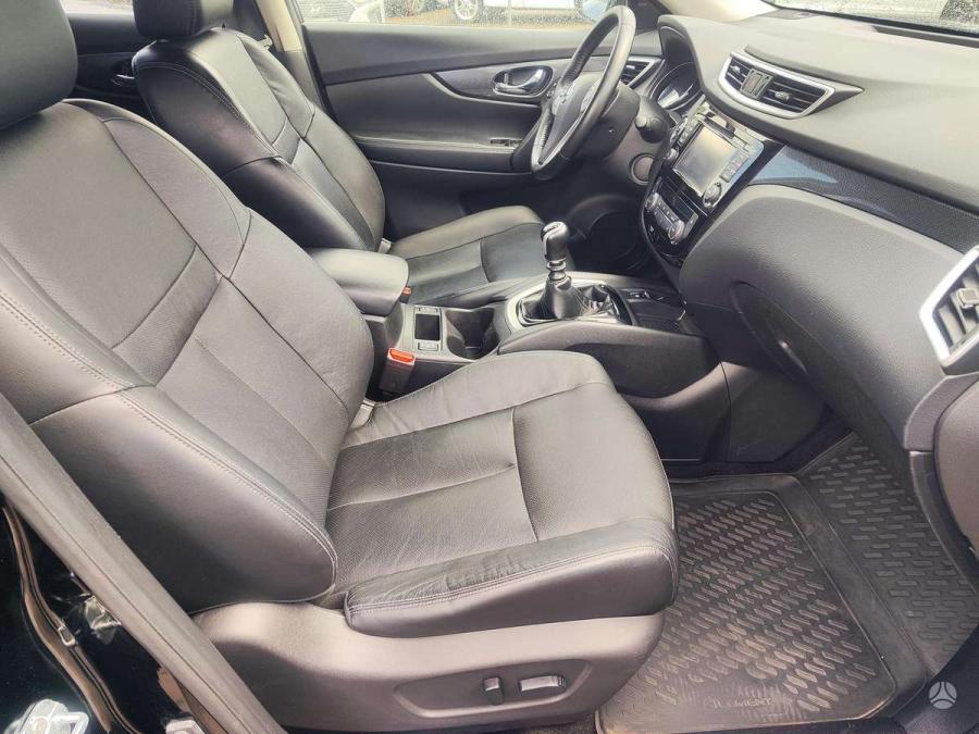 Black Nissan X-Trail 2017 in Taurage, with an engine capacity of 1.60 L and mileage of 155 thousand km for 10550 €, photo 13 on AUTOMOTO.COM.LV