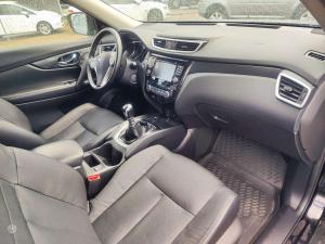 Black Nissan X-Trail 2017 in Taurage, with an engine capacity of 1.60 L and mileage of 155 thousand km for 10550 €, photo 14 on AUTOMOTO.COM.LV