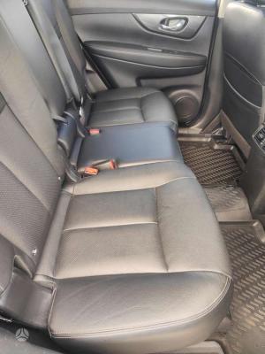Black Nissan X-Trail 2017 in Taurage, with an engine capacity of 1.60 L and mileage of 155 thousand km for 10550 €, photo 15 on AUTOMOTO.COM.LV