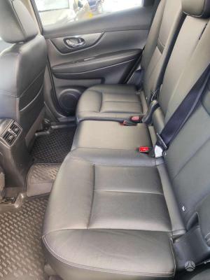 Black Nissan X-Trail 2017 in Taurage, with an engine capacity of 1.60 L and mileage of 155 thousand km for 10550 €, photo 16 on AUTOMOTO.COM.LV
