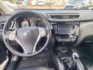 Black Nissan X-Trail 2017 in Taurage, with an engine capacity of 1.60 L and mileage of 155 thousand km for 10550 €, photo 17 on AUTOMOTO.COM.LV