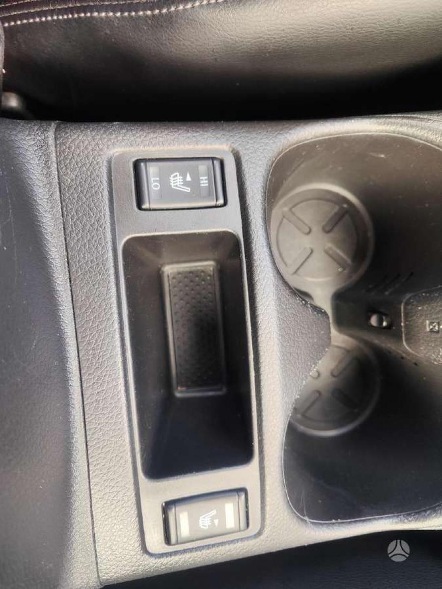 Black Nissan X-Trail 2017 in Taurage, with an engine capacity of 1.60 L and mileage of 155 thousand km for 10550 €, photo 20 on AUTOMOTO.COM.LV