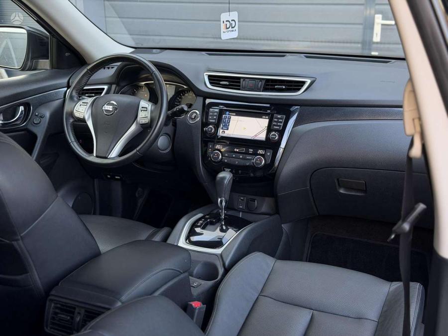 Black Nissan X-Trail 2017 in Kaunas, with an engine capacity of 2.00 L and mileage of 220 thousand km for 12790 €, photo 3 on AUTOMOTO.COM.LV