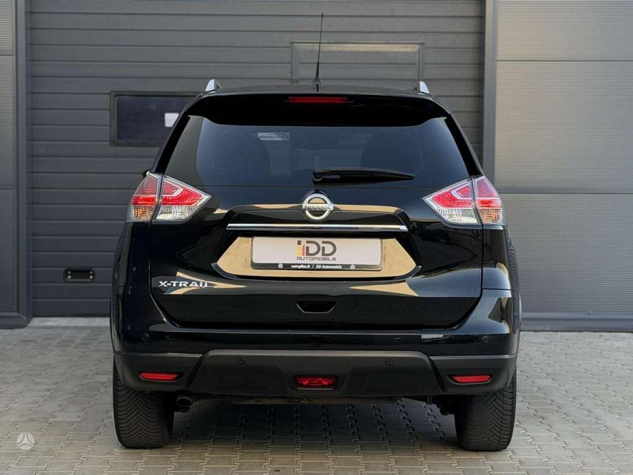 Black Nissan X-Trail 2017 in Kaunas, with an engine capacity of 2.00 L and mileage of 220 thousand km for 12790 €, photo 10 on AUTOMOTO.COM.LV