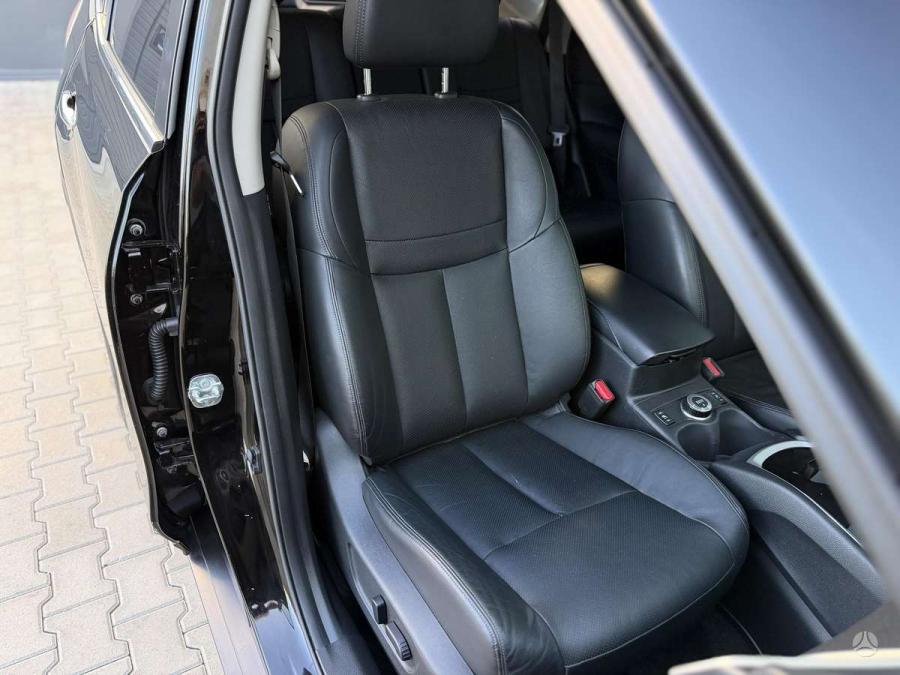 Black Nissan X-Trail 2017 in Kaunas, with an engine capacity of 2.00 L and mileage of 220 thousand km for 12790 €, photo 16 on AUTOMOTO.COM.LV