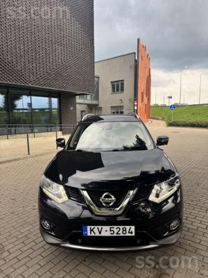 Melns Nissan X-Trail 2017 Daugavpils, ar dzinēja tilpumu 1.60 L un nobraukumu 173 tūkst. km par 11000 €, foto  vietnē AUTOMOTO.COM.LV