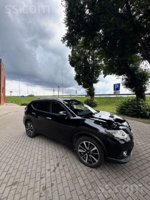 Melns Nissan X-Trail 2017 Daugavpils, ar dzinēja tilpumu 1.60 L un nobraukumu 173 tūkst. km par 11000 €, foto 3 vietnē AUTOMOTO.COM.LV