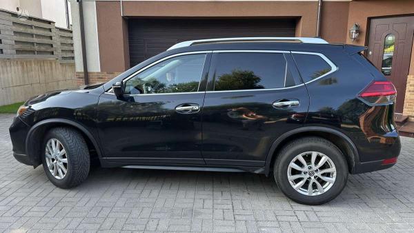 Black Nissan X-Trail 2017 in Vilnius, with an engine capacity of 2.50 L and mileage of 147 thousand km for 8500 €, photo 4 on AUTOMOTO.COM.LV