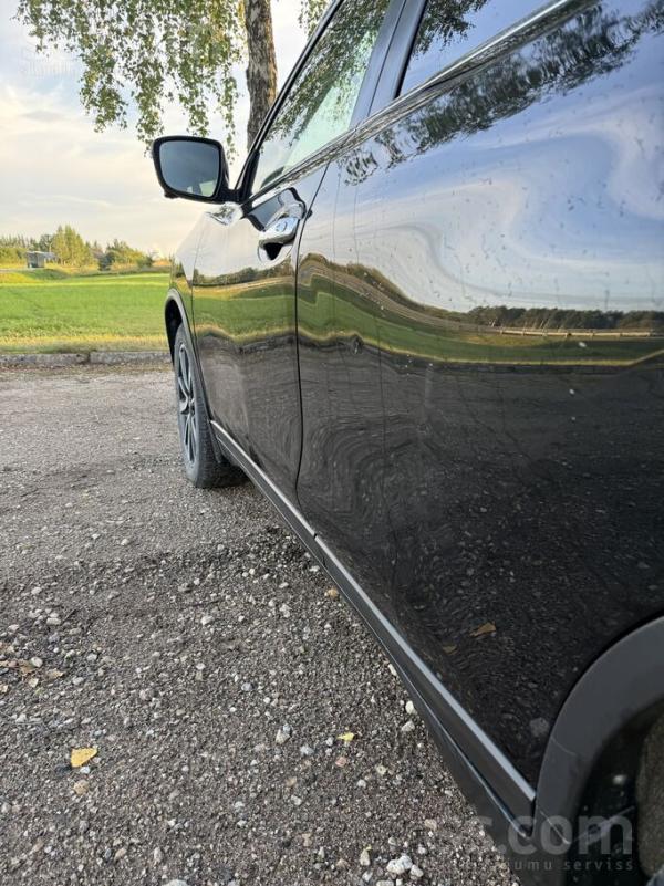 Black Nissan X-Trail 2017 in Gulbene, with an engine capacity of 1.60 L and mileage of 337 thousand km for 6990 €, photo 4 on AUTOMOTO.COM.LV