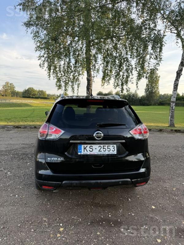 Black Nissan X-Trail 2017 in Gulbene, with an engine capacity of 1.60 L and mileage of 337 thousand km for 6990 €, photo 5 on AUTOMOTO.COM.LV