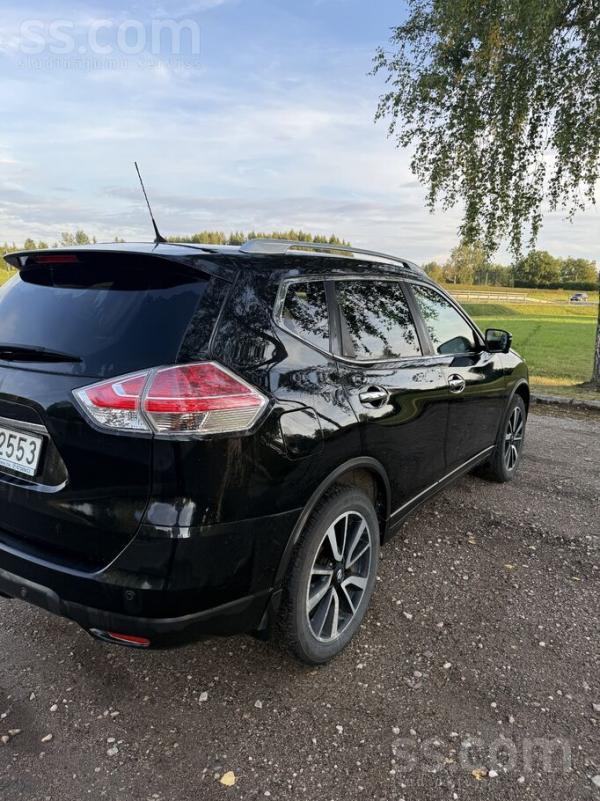 Black Nissan X-Trail 2017 in Gulbene, with an engine capacity of 1.60 L and mileage of 337 thousand km for 6990 €, photo 6 on AUTOMOTO.COM.LV