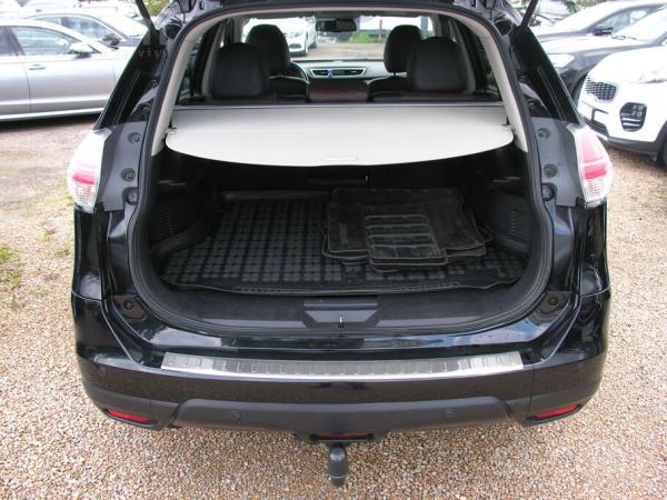 Nissan X-Trail 2017 in Riga on AUTOMOTO.COM.LV Black Nissan X-Trail 2017 in Riga, with an engine capacity of 1.60 L and mileage of 96 thousand km for 9700 €, photo 6 on AUTOMOTO.COM.LV
