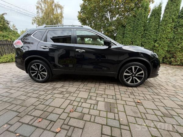 Black Nissan X-Trail 2017 in Riga, with an engine capacity of 1.60 L and mileage of 133 thousand km for 12000 €, photo 3 on AUTOMOTO.COM.LV