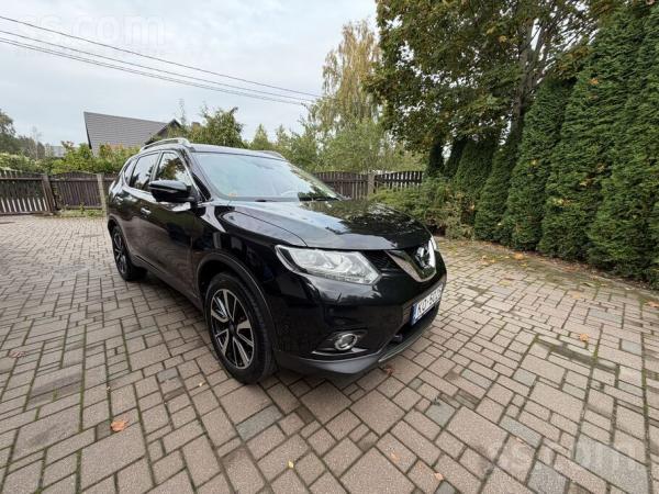 Black Nissan X-Trail 2017 in Riga, with an engine capacity of 1.60 L and mileage of 133 thousand km for 12000 €, photo 4 on AUTOMOTO.COM.LV