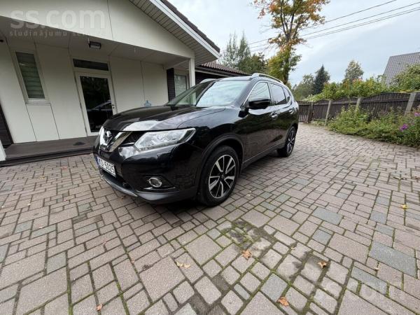Black Nissan X-Trail 2017 in Riga, with an engine capacity of 1.60 L and mileage of 133 thousand km for 12000 €, photo 5 on AUTOMOTO.COM.LV
