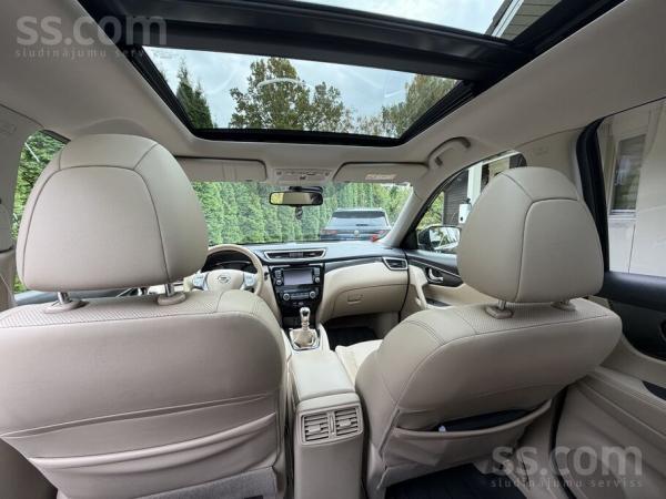 Black Nissan X-Trail 2017 in Riga, with an engine capacity of 1.60 L and mileage of 133 thousand km for 12000 €, photo 8 on AUTOMOTO.COM.LV
