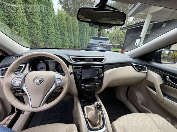Black Nissan X-Trail 2017 in Riga, with an engine capacity of 1.60 L and mileage of 133 thousand km for 12000 €, photo 9 on AUTOMOTO.COM.LV