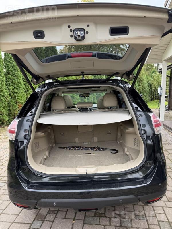 Black Nissan X-Trail 2017 in Riga, with an engine capacity of 1.60 L and mileage of 133 thousand km for 12000 €, photo 11 on AUTOMOTO.COM.LV