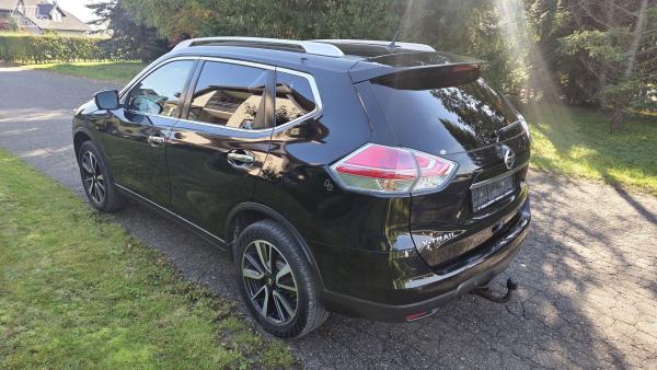 Black Nissan X-Trail 2017 in Taurage, with an engine capacity of 1.60 L and mileage of 218 thousand km for 8900 €, photo 5 on AUTOMOTO.COM.LV