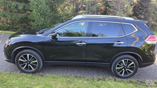 Black Nissan X-Trail 2017 in Taurage, with an engine capacity of 1.60 L and mileage of 218 thousand km for 8900 €, photo 8 on AUTOMOTO.COM.LV
