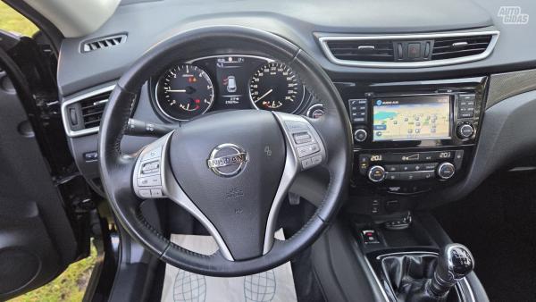 Black Nissan X-Trail 2017 in Taurage, with an engine capacity of 1.60 L and mileage of 218 thousand km for 8900 €, photo 10 on AUTOMOTO.COM.LV