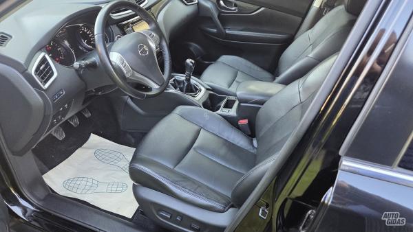 Black Nissan X-Trail 2017 in Taurage, with an engine capacity of 1.60 L and mileage of 218 thousand km for 8900 €, photo 11 on AUTOMOTO.COM.LV
