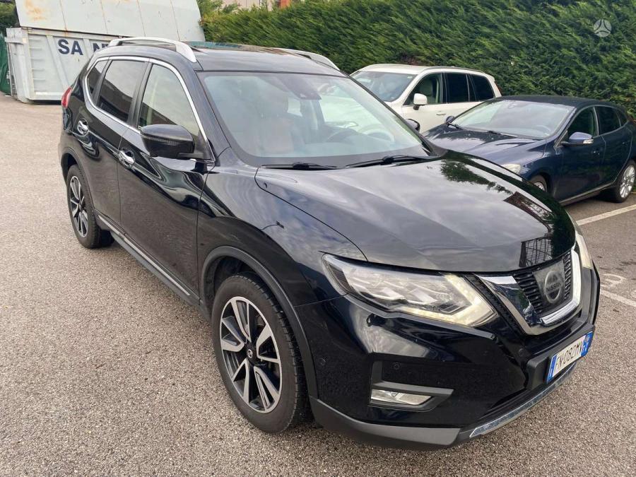 Black Nissan X-Trail 2018 in Kaunas, with an engine capacity of 2.00 L and mileage of 205 thousand km for 13800 €, photo 1 on AUTOMOTO.COM.LV