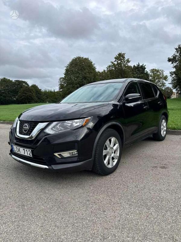 Black Nissan X-Trail 2018 in Klaipeda, with an engine capacity of 2.50 L and mileage of 80 thousand km for 10900 €, photo 1 on AUTOMOTO.COM.LV
