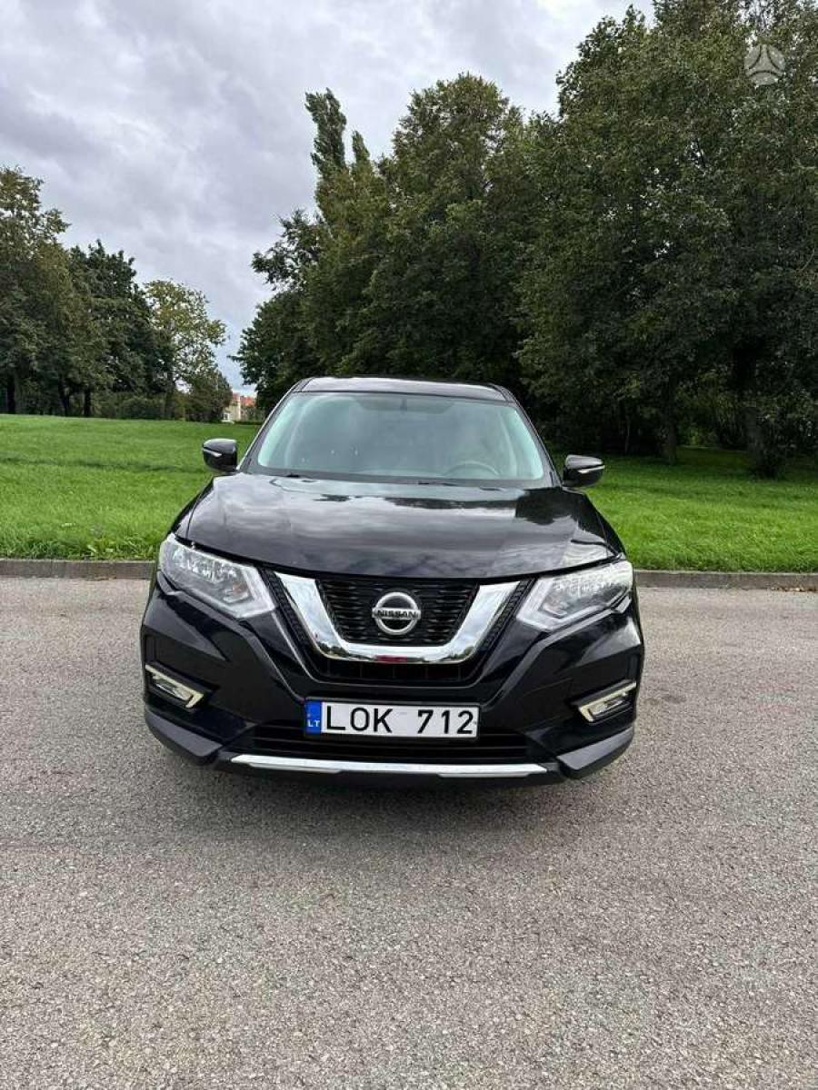 Black Nissan X-Trail 2018 in Klaipeda, with an engine capacity of 2.50 L and mileage of 80 thousand km for 10900 €, photo 3 on AUTOMOTO.COM.LV