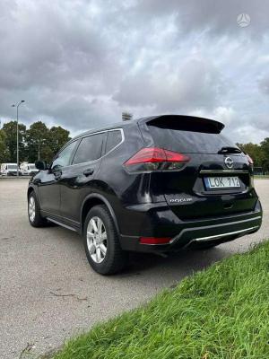 Black Nissan X-Trail 2018 in Klaipeda, with an engine capacity of 2.50 L and mileage of 80 thousand km for 10900 €, photo 5 on AUTOMOTO.COM.LV