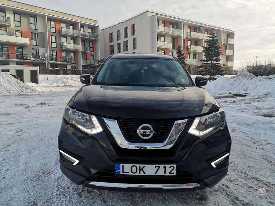 Black Nissan X-Trail 2018 in Klaipeda, with an engine capacity of 2.50 L and mileage of 80 thousand km for 10500 €, photo 2 on AUTOMOTO.COM.LV