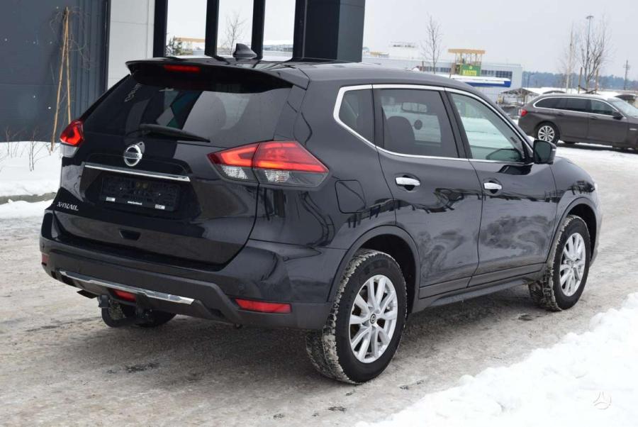 Black Nissan X-Trail 2018 in Vilnius, with an engine capacity of 2.00 L and mileage of 190 thousand km for 13950 €, photo 4 on AUTOMOTO.COM.LV