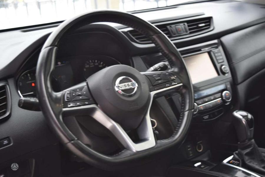 Black Nissan X-Trail 2018 in Vilnius, with an engine capacity of 2.00 L and mileage of 190 thousand km for 13950 €, photo 13 on AUTOMOTO.COM.LV