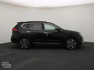 Black Nissan X-Trail 2018 in Vilnius, with an engine capacity of 1.60 L and mileage of 163 thousand km for 16699 €, photo 10 on AUTOMOTO.COM.LV