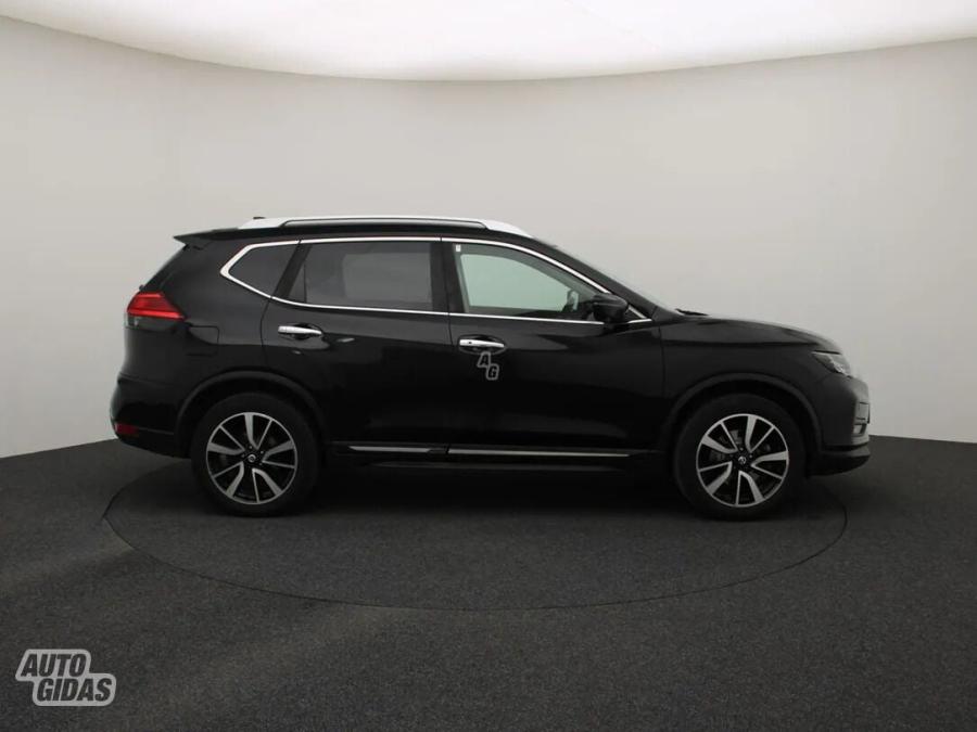 Black Nissan X-Trail 2018 in Vilnius, with an engine capacity of 1.60 L and mileage of 163 thousand km for 16699 €, photo 10 on AUTOMOTO.COM.LV