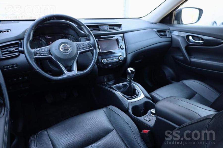 Black Nissan X-Trail 2018 in Riga, with an engine capacity of 1.60 L and mileage of 0 thousand km for 12495 €, photo 9 on AUTOMOTO.COM.LV