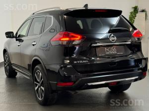 Black Nissan X-Trail 2018 in Riga, with an engine capacity of 2.00 L and mileage of 185 thousand km for 14900 €, photo 5 on AUTOMOTO.COM.LV
