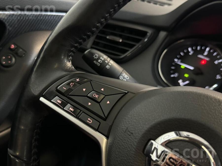 Black Nissan X-Trail 2018 in Riga, with an engine capacity of 2.00 L and mileage of 185 thousand km for 14900 €, photo 13 on AUTOMOTO.COM.LV