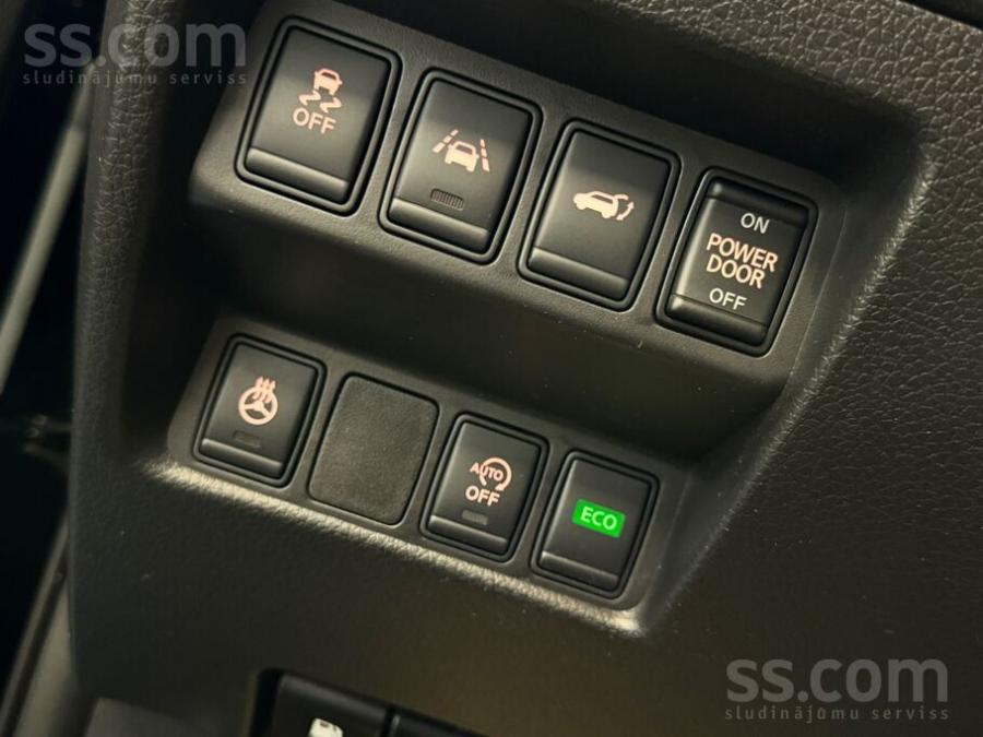 Black Nissan X-Trail 2018 in Riga, with an engine capacity of 2.00 L and mileage of 185 thousand km for 14900 €, photo 17 on AUTOMOTO.COM.LV