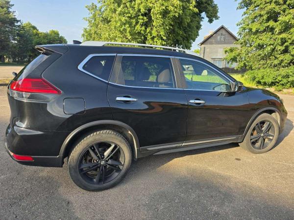 Black Nissan X-Trail 2018 in Taurage, with an engine capacity of 2.00 L and mileage of 230 thousand km for 11500 €, photo 3 on AUTOMOTO.COM.LV