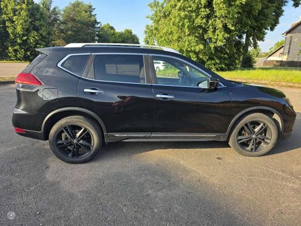 Black Nissan X-Trail 2018 in Taurage, with an engine capacity of 2.00 L and mileage of 230 thousand km for 11500 €, photo 4 on AUTOMOTO.COM.LV