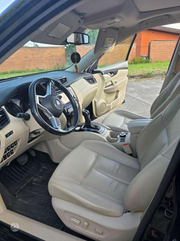 Black Nissan X-Trail 2018 in Taurage, with an engine capacity of 2.00 L and mileage of 230 thousand km for 11500 €, photo 6 on AUTOMOTO.COM.LV